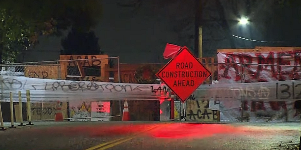 Portland Anarchists Barricade New 'Autonomous Zone,' Ignore Inept Mayor ...