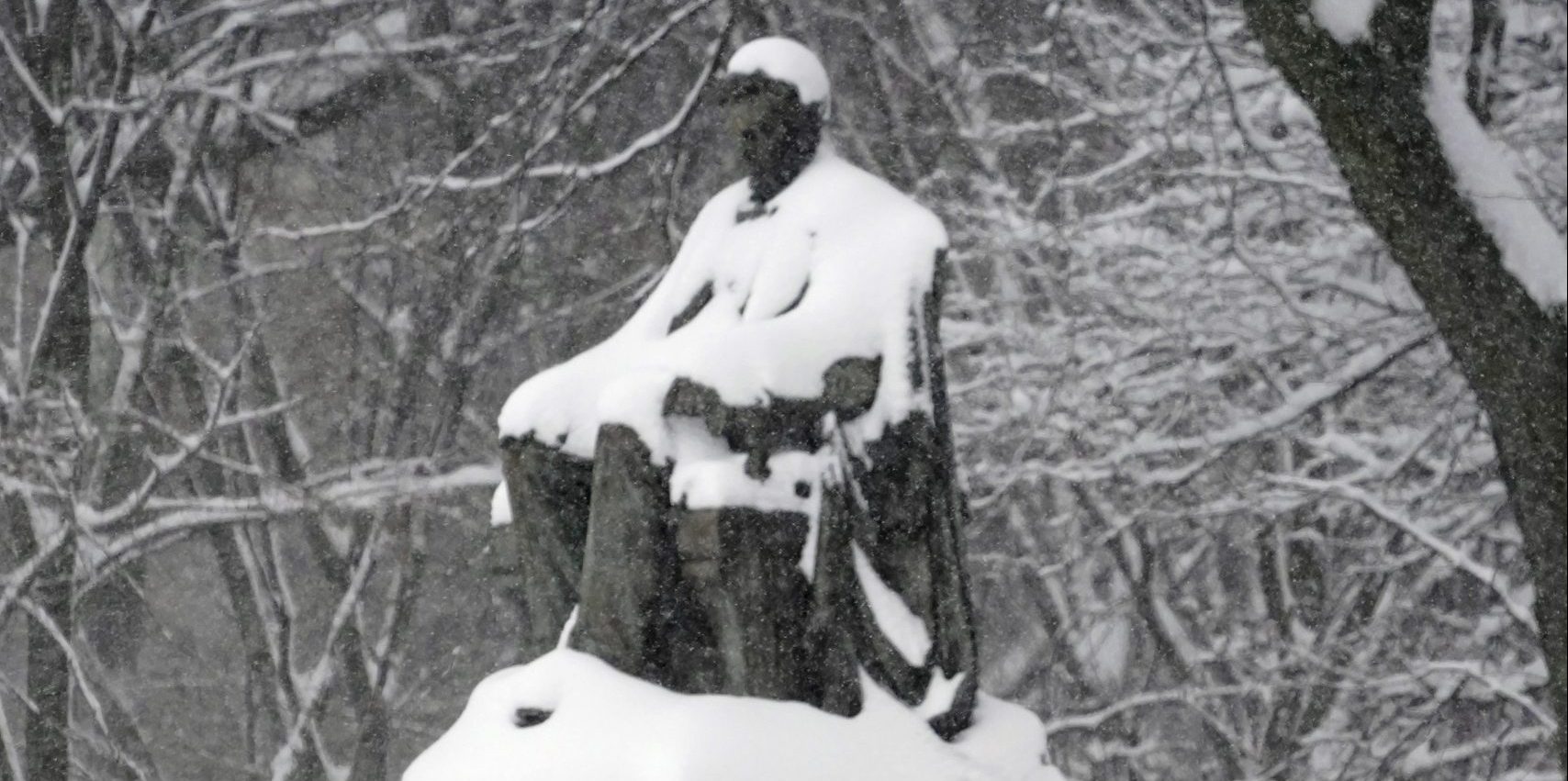 Chicago May Remove Honest Abe Statues in 'Land of Lincoln' | Headline USA