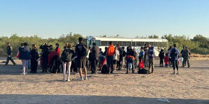 Illegal Immigrants Make Last Dash to Border Before Trump Returns to ...