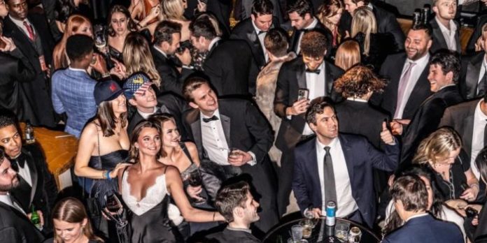 ‘The Entire Room Is White’: NY Magazine Cries Racism after Cropping ...